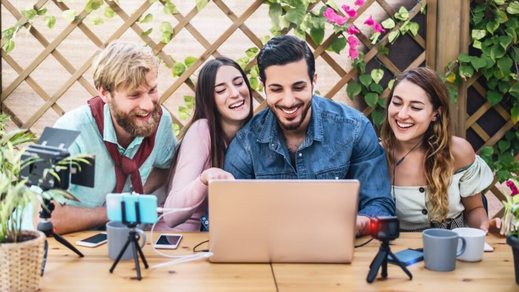 How To Start a Vlog [7 Steps To Become a Vlogger]